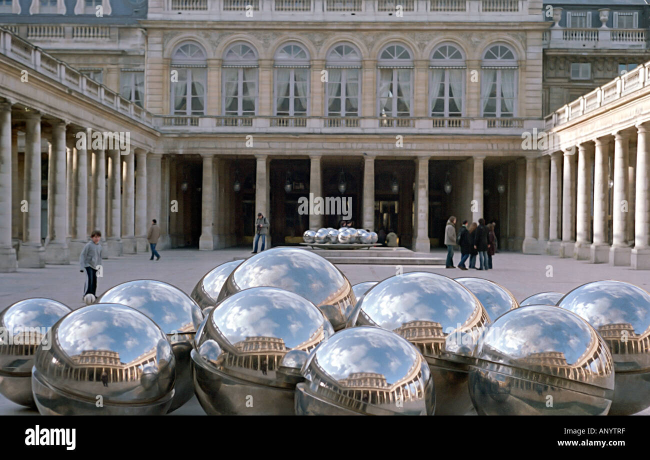 Stainless still balls hi-res stock photography and images - Alamy