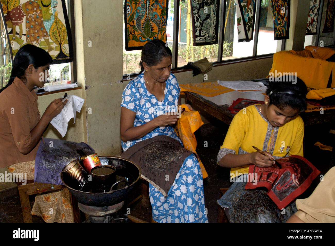 Batik art sri lanka hi-res stock photography and images - Alamy