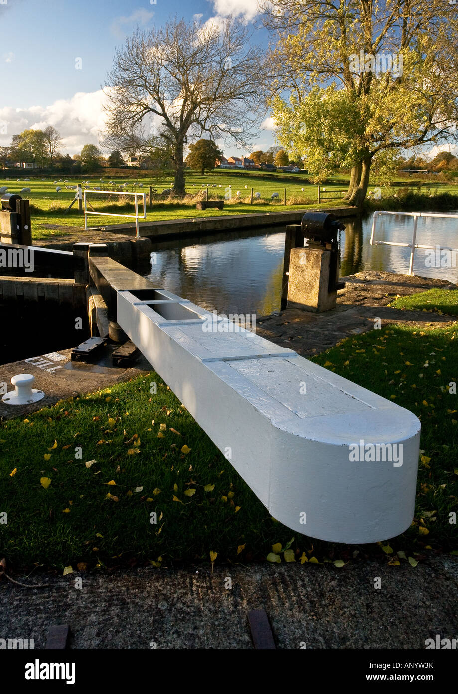Ripon canal lock hi-res stock photography and images - Alamy
