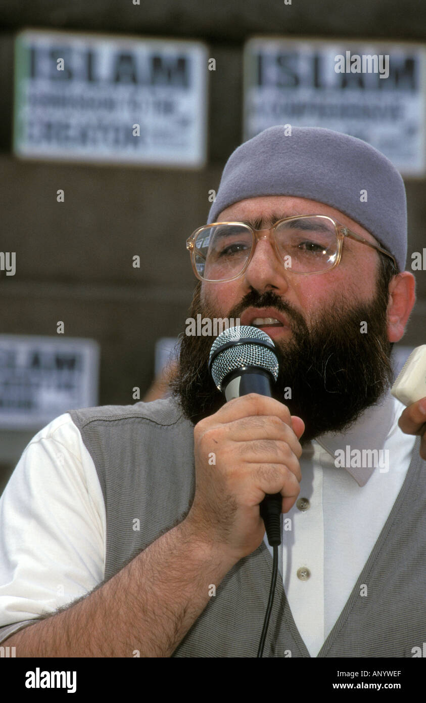Sheikh Omar Bakri Muhammad aka Tottenham Ayatollah Amir of Muhajiroun ...