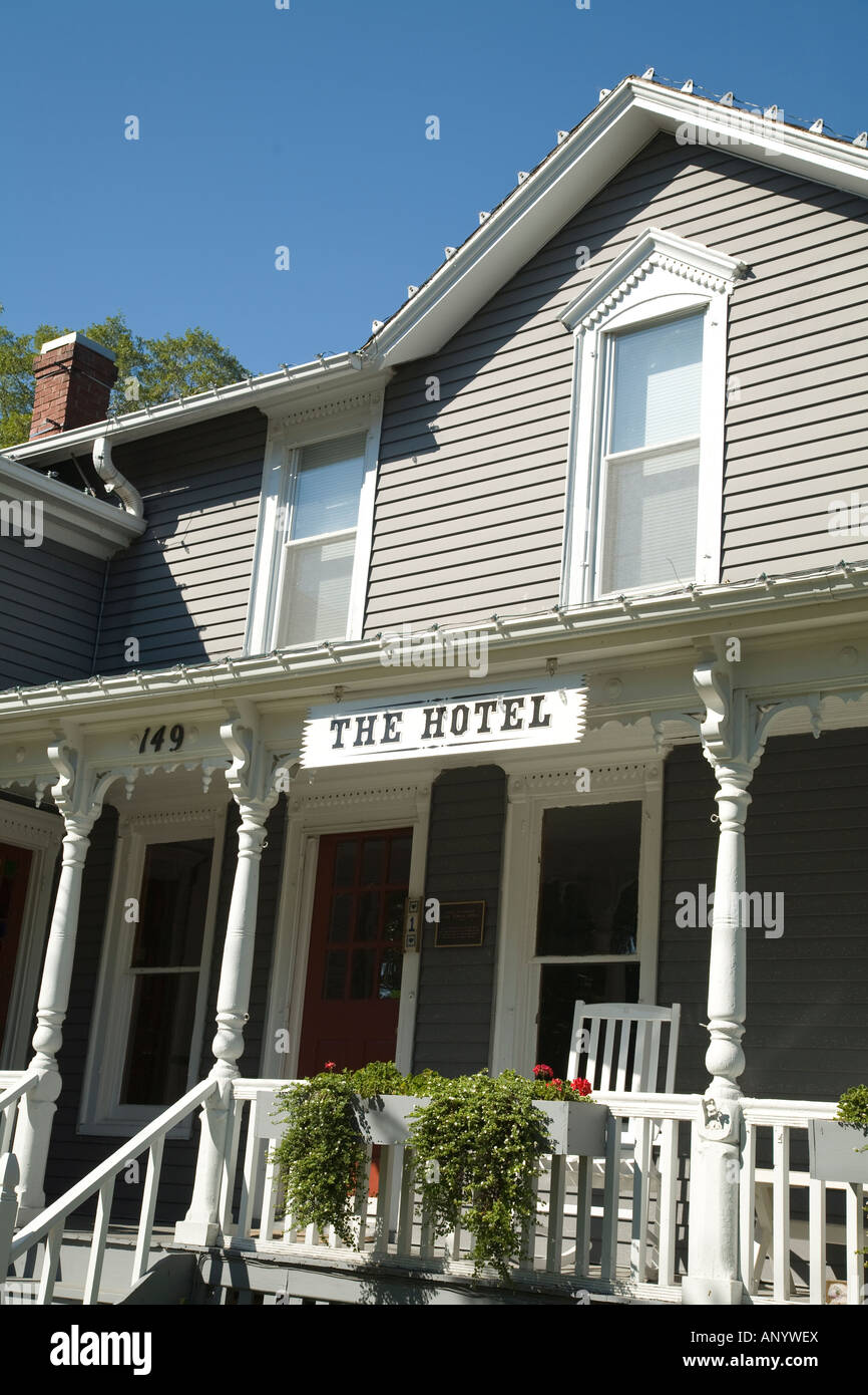 Illinois hotel front porch building hi-res stock photography and images ...
