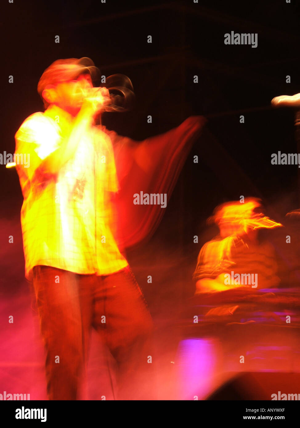 Lead singer of pop group blur hi-res stock photography and images - Alamy