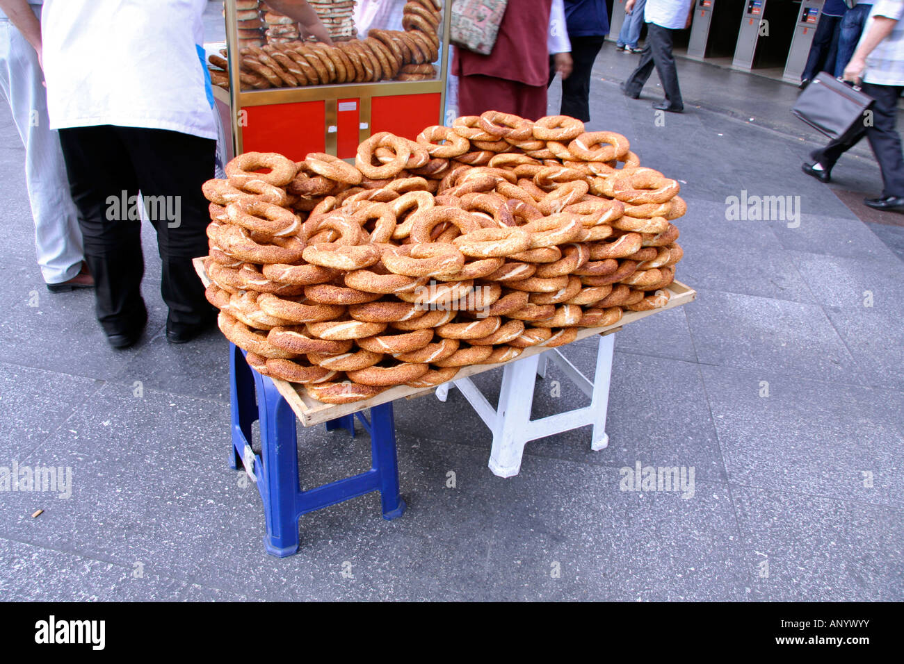bagel vendor by the streetside Stock Photo - Alamy