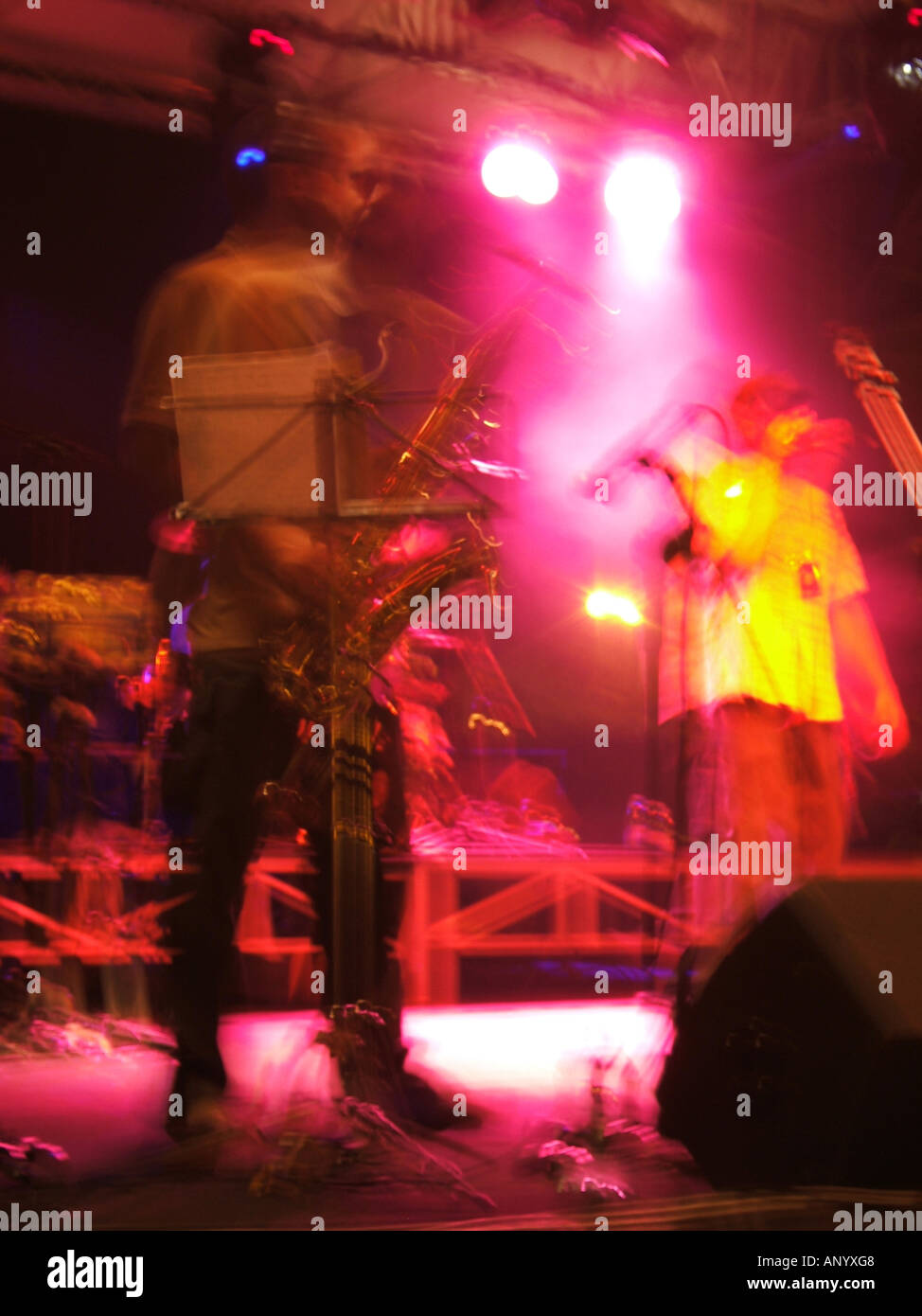 Lead singer of pop group blur hi-res stock photography and images - Alamy