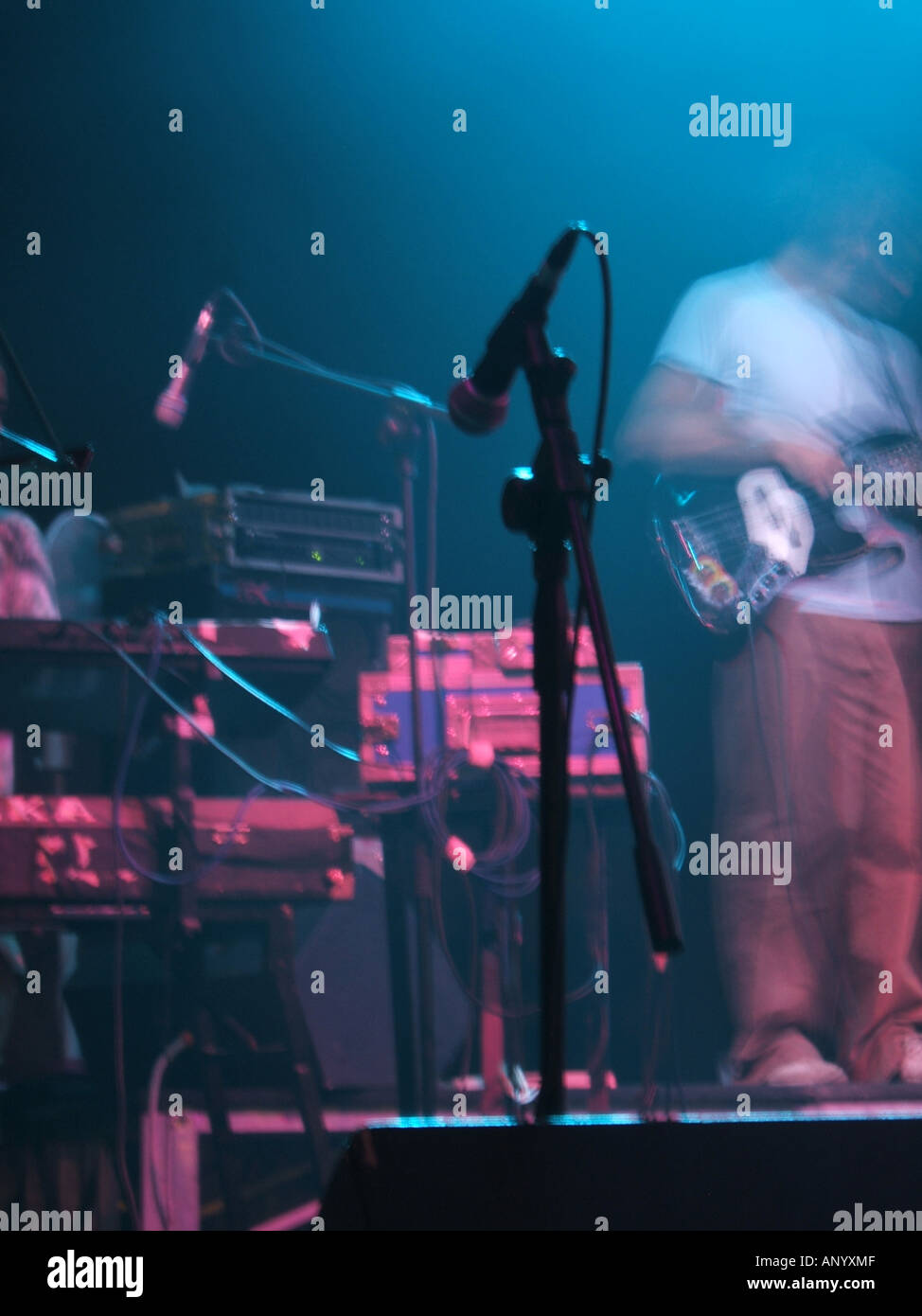 empty stage music concert set at night Stock Photo - Alamy