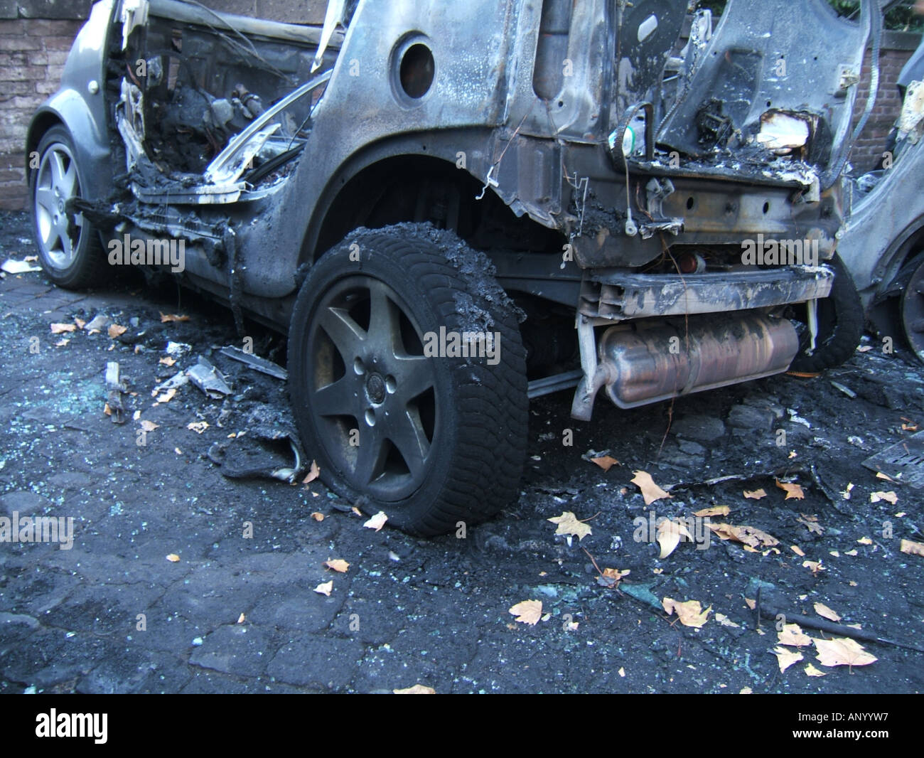 Abandoned smart car hi-res stock photography and images - Alamy