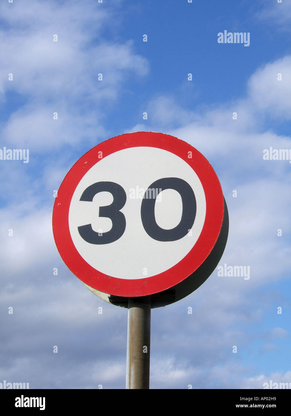 30 mph speed limit road traffic sign Stock Photo - Alamy