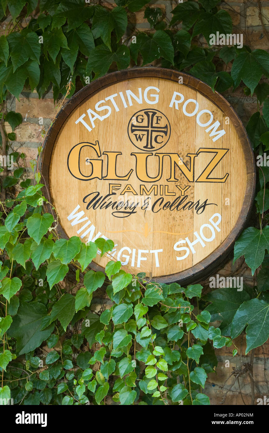 Illinois long grove quaint shopping hi-res stock photography and images ...