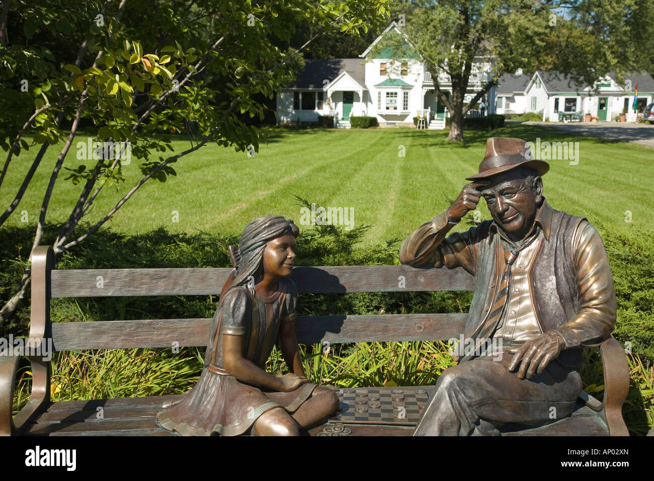 Illinois long grove quaint shopping hi-res stock photography and images ...
