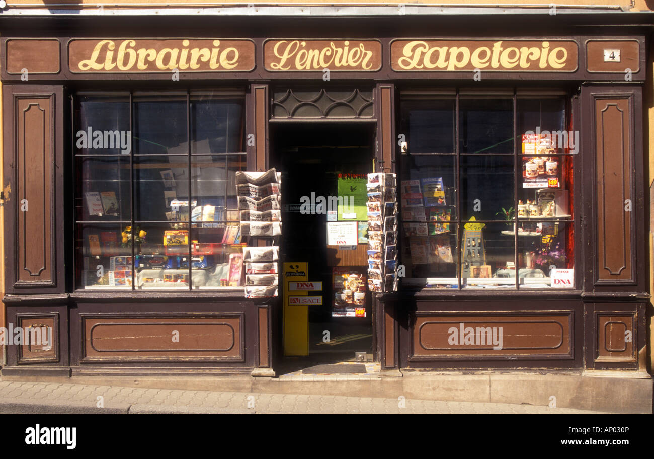 French newagent store Stock Photo - Alamy