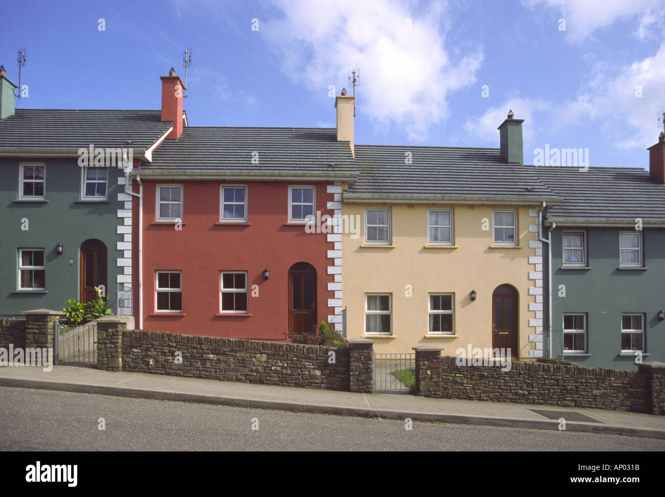 Houses ireland hi-res stock photography and images - Alamy