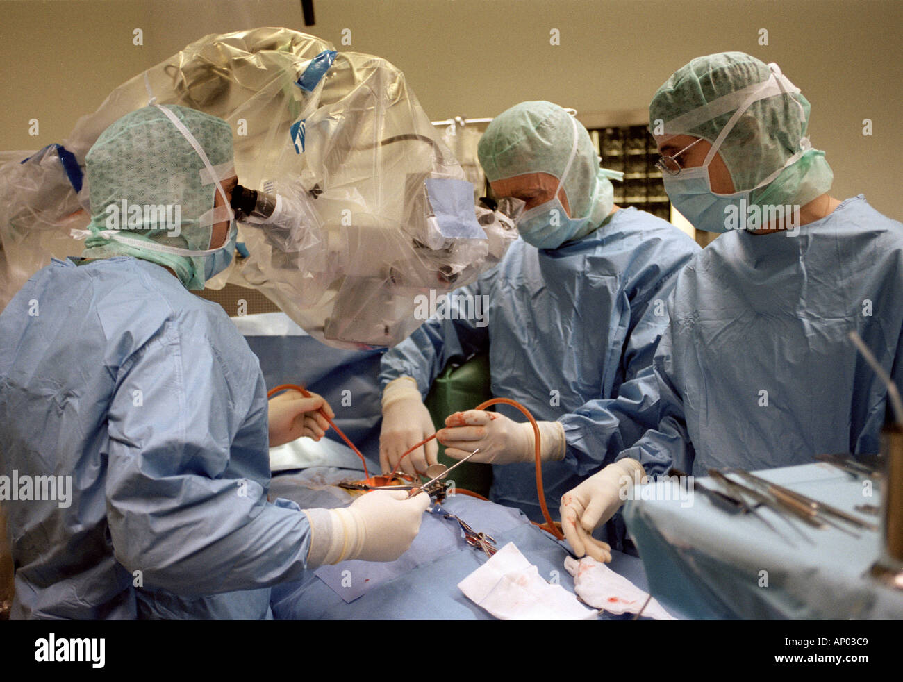 Microsurgery hi-res stock photography and images - Alamy