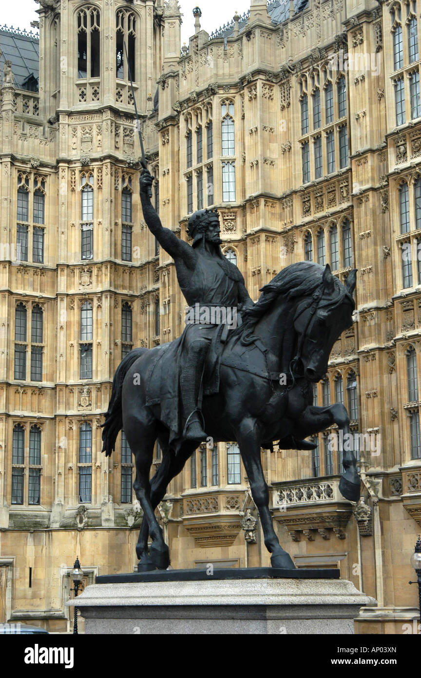Statue of King Richard I Lionheart London England 31 10 2002 Stock ...