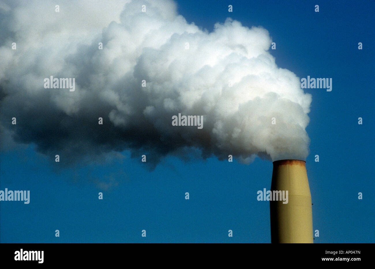 Factory Chimney polluting the atmosphere Stock Photo - Alamy