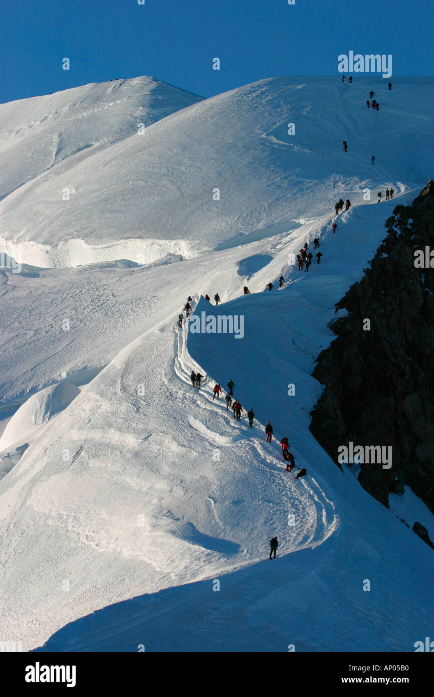 CLIMBERS ON A ICE RIDGE Stock Photo - Alamy