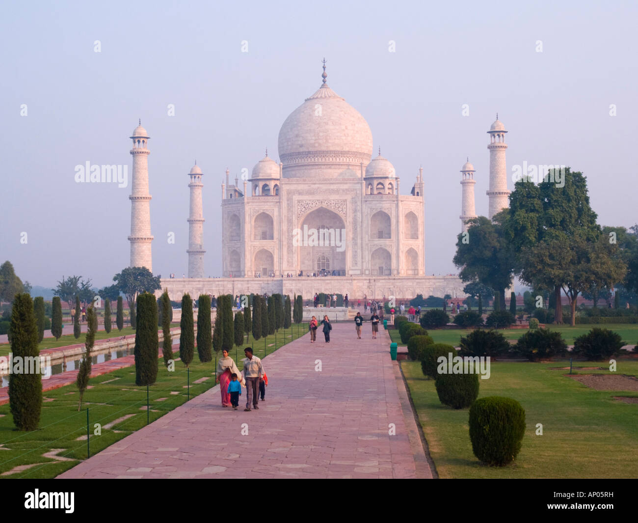 Taj mahal day light hi-res stock photography and images - Alamy
