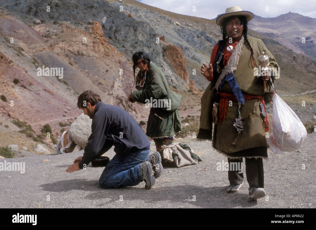 TIBETAN PILGRIMS BODHI do PROSTRATIONS at MOUNT KAILASH a BUDDHIST ...