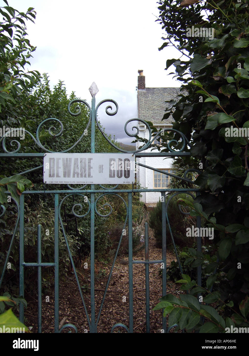 beware of dog sign on garden gate Stock Photo - Alamy