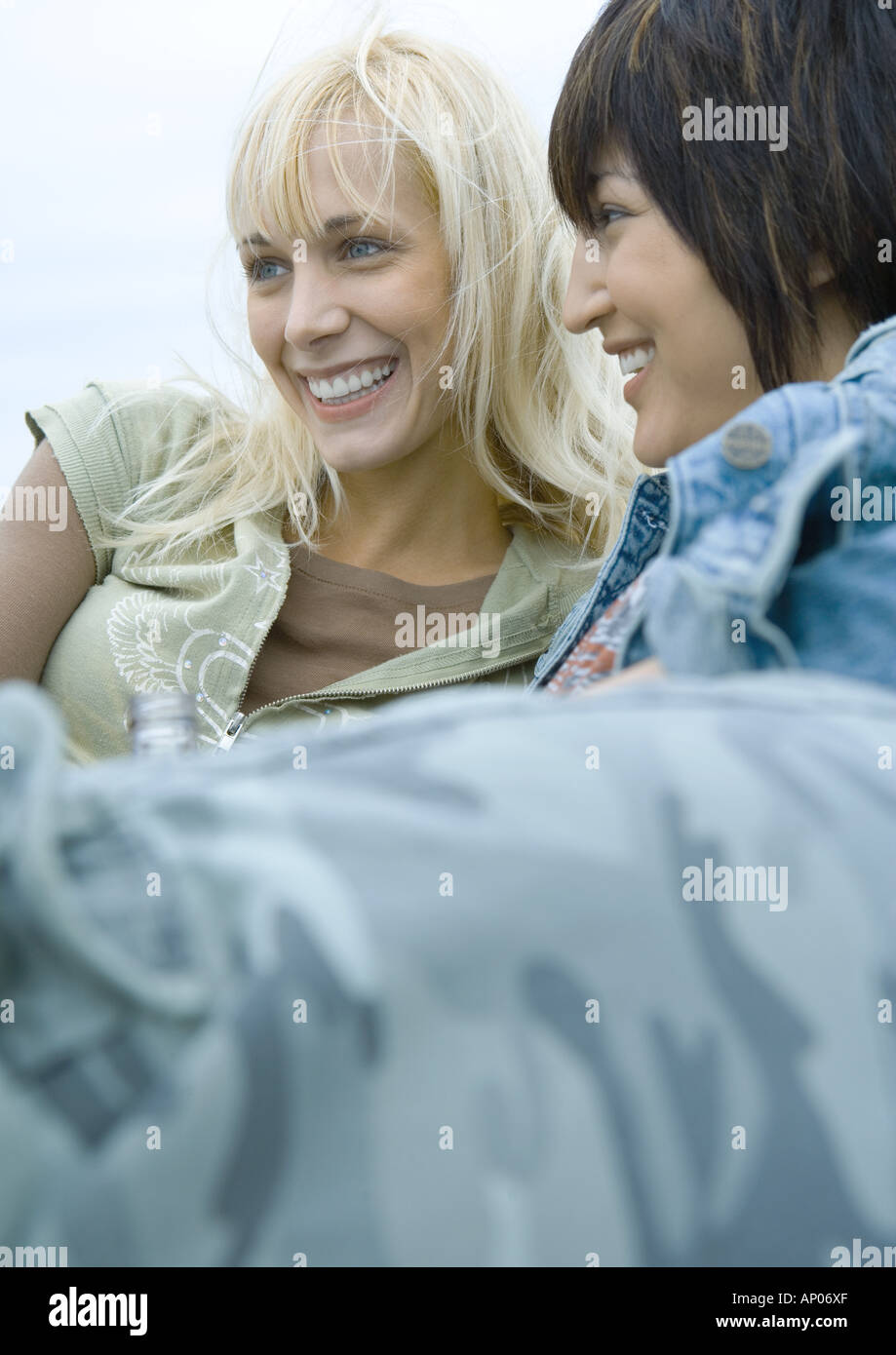 Young female close friends hanging hi-res stock photography and images ...