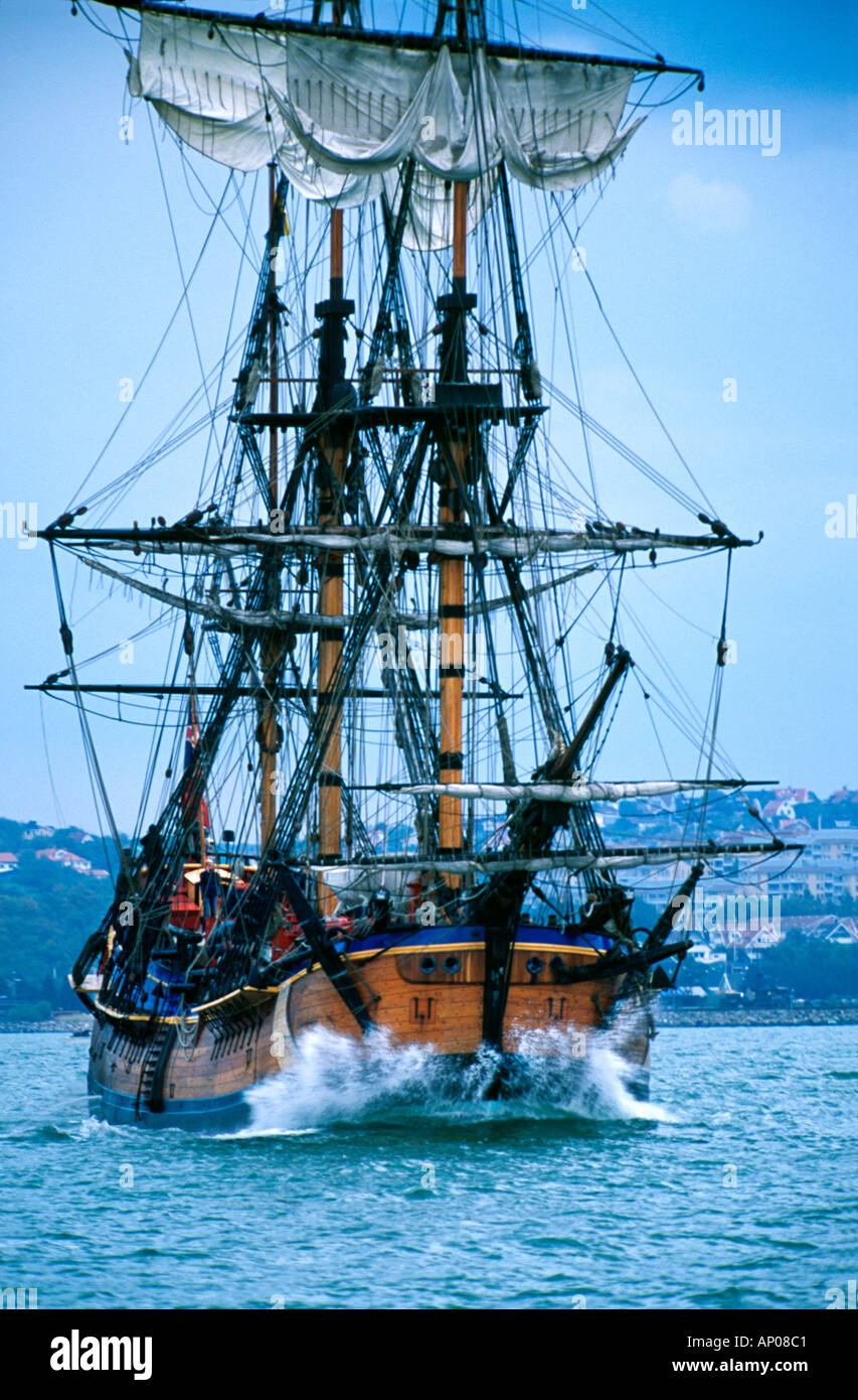 James cook endeavour hi-res stock photography and images - Alamy