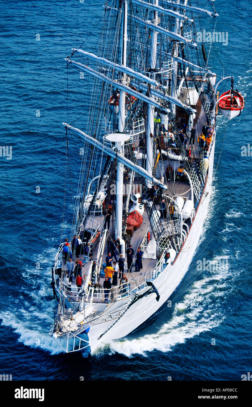 Square rigged tall ship Stock Photo - Alamy