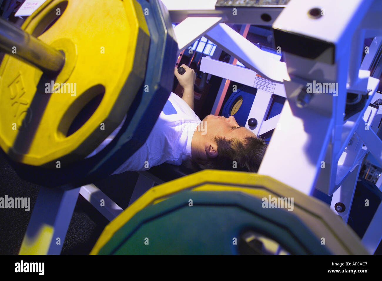 Man on bench press machine Stock Photo - Alamy