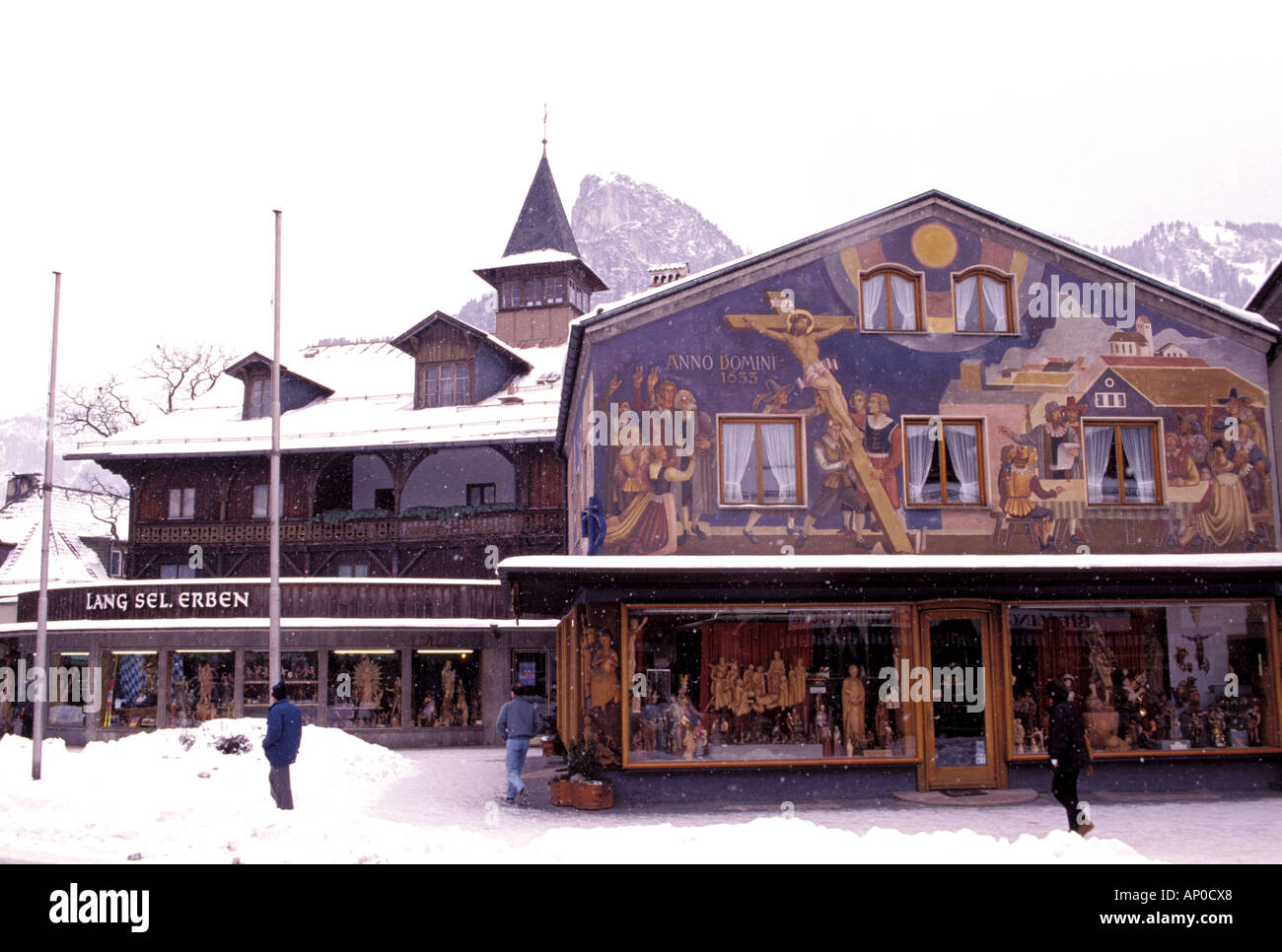 Store fronts snow hi-res stock photography and images - Alamy