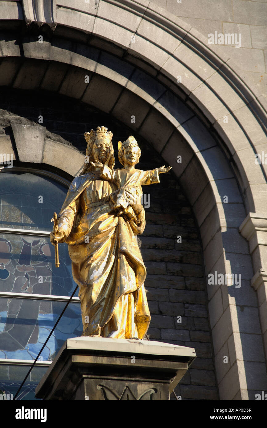 Golden statue. Montreal, Quebec, Canada Stock Photo - Alamy