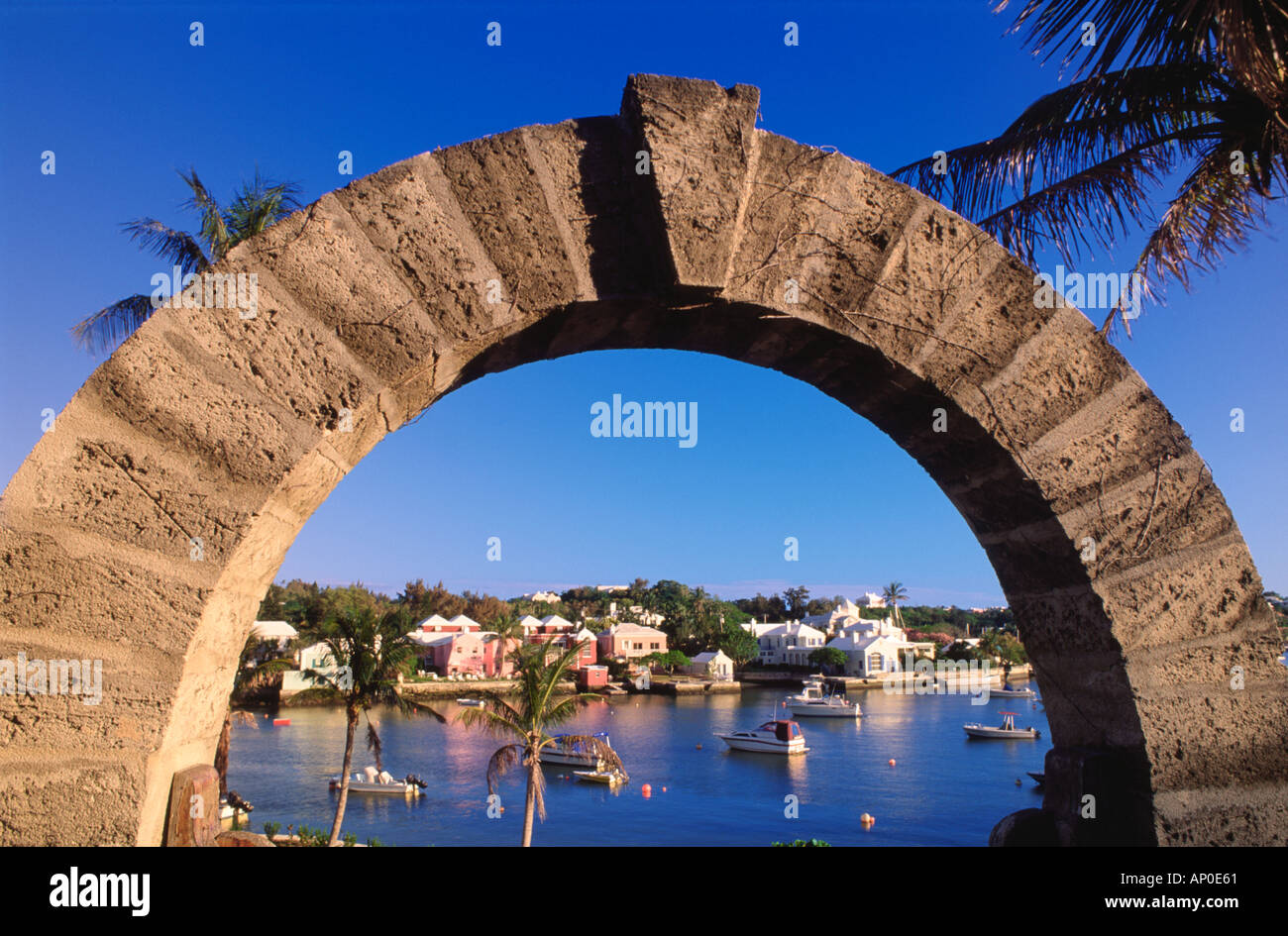 Bermuda colorful houses hi-res stock photography and images - Alamy