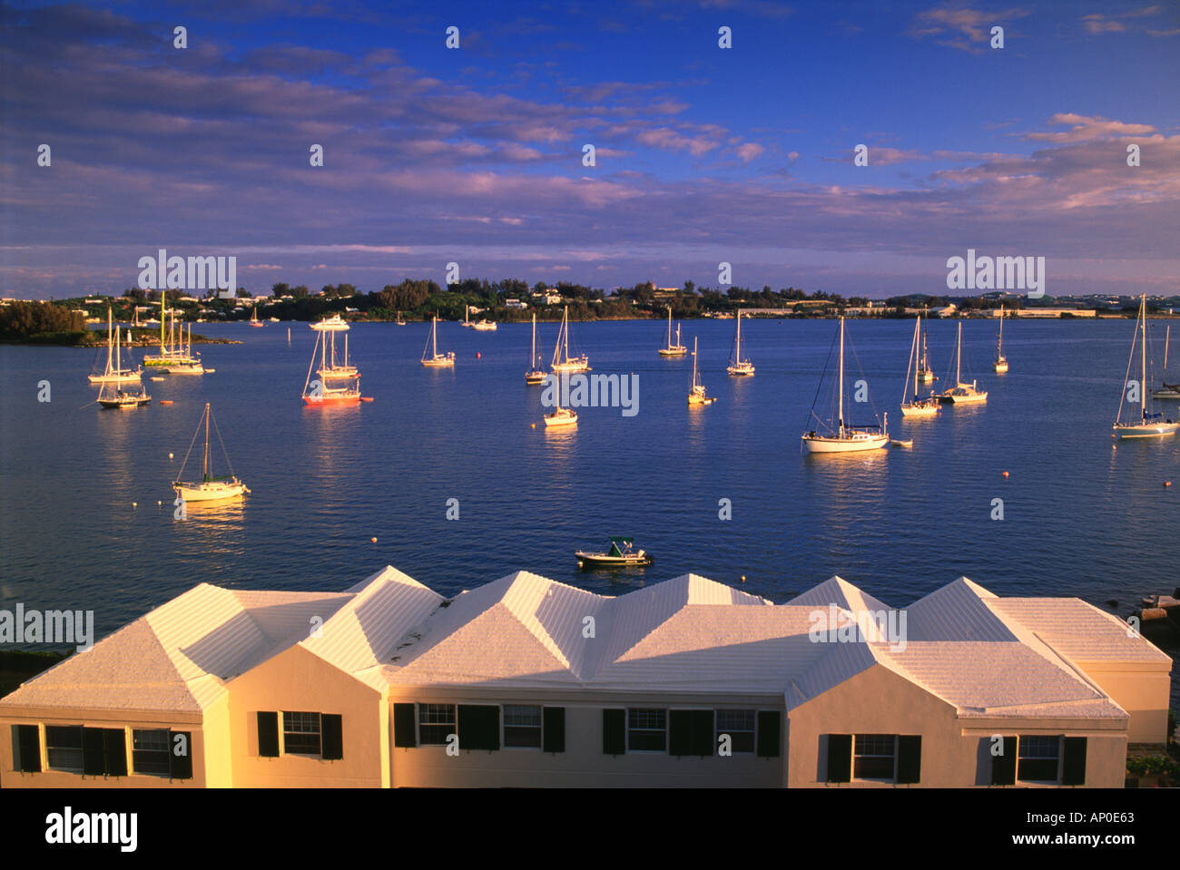 White bermuda roofs hi-res stock photography and images - Alamy