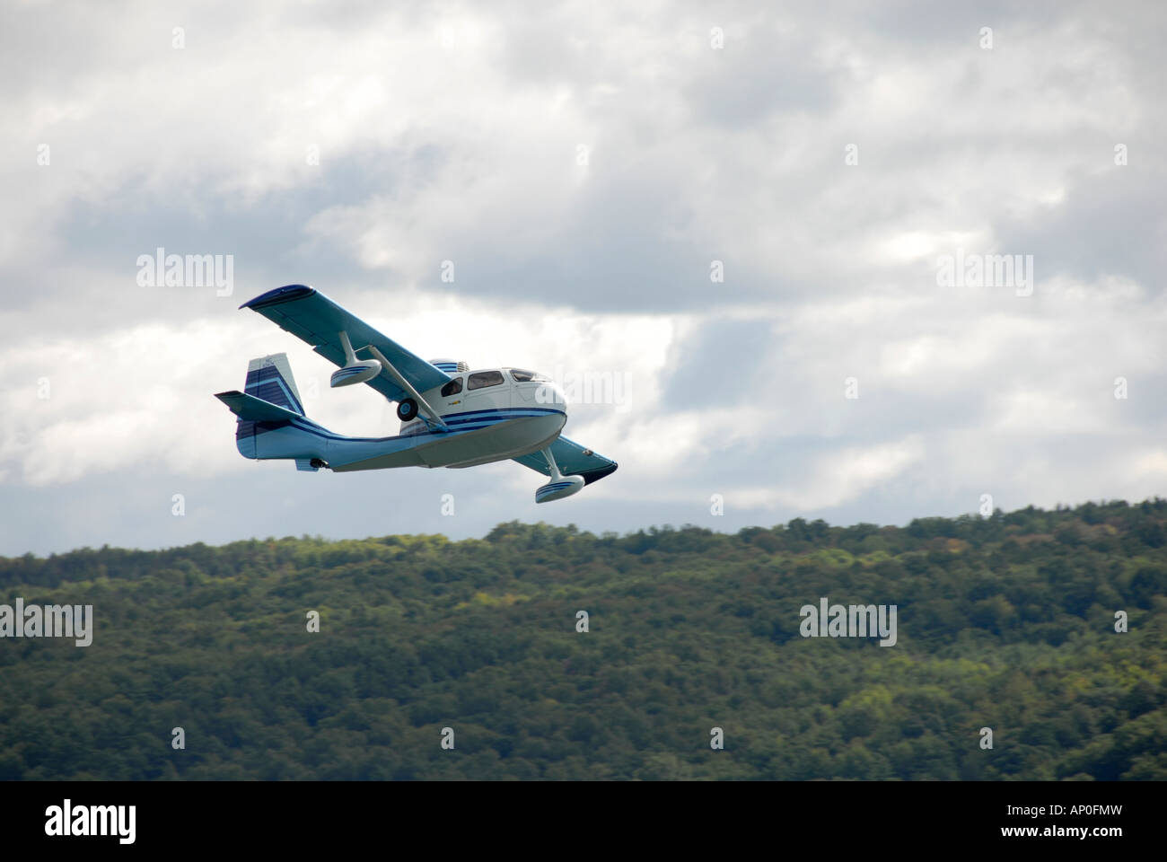 Amphibian airplane in flight Stock Photo - Alamy