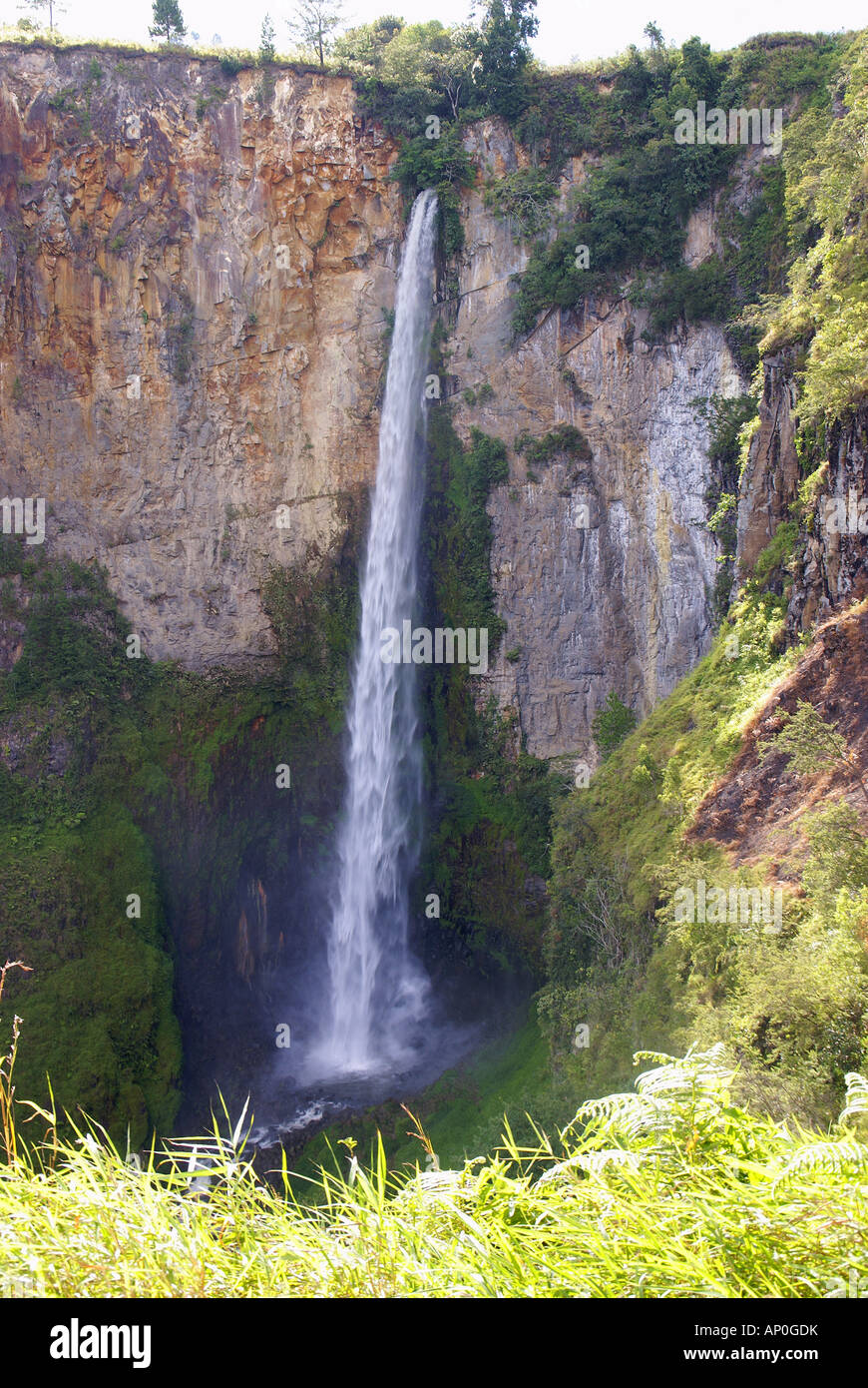 Sipisopiso waterfall falling 100m into Lake Toba Stock Photo - Alamy