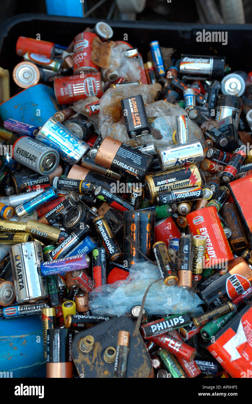 Batteries battery pile discarded hi-res stock photography and images ...