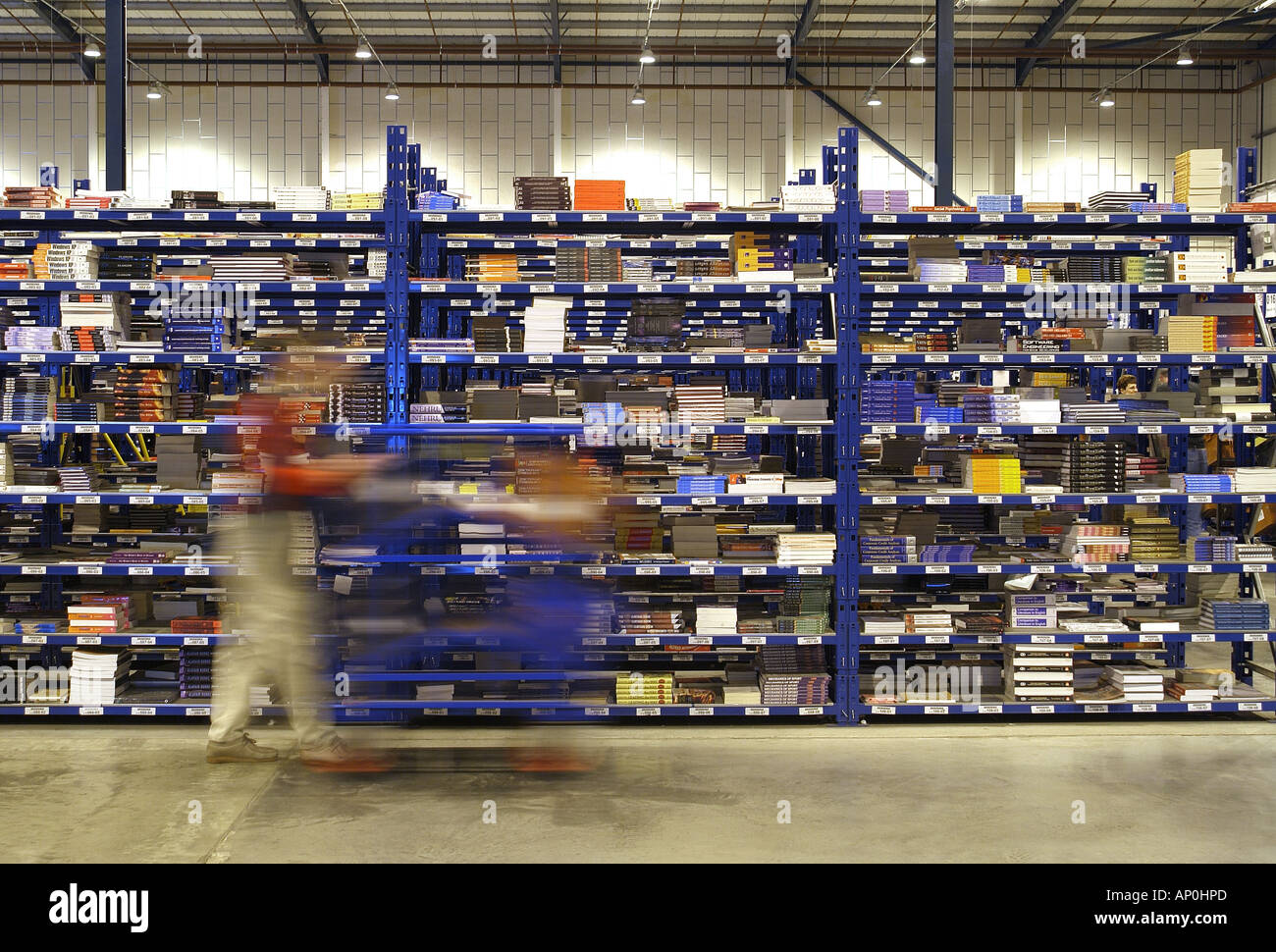 Logistics storage warehouse racking hi-res stock photography and images ...