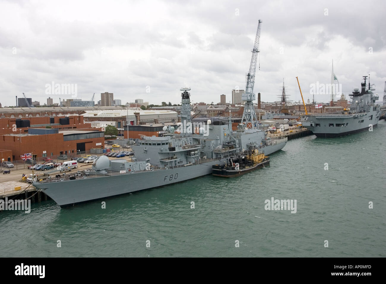 Royal navy ships hi-res stock photography and images - Alamy