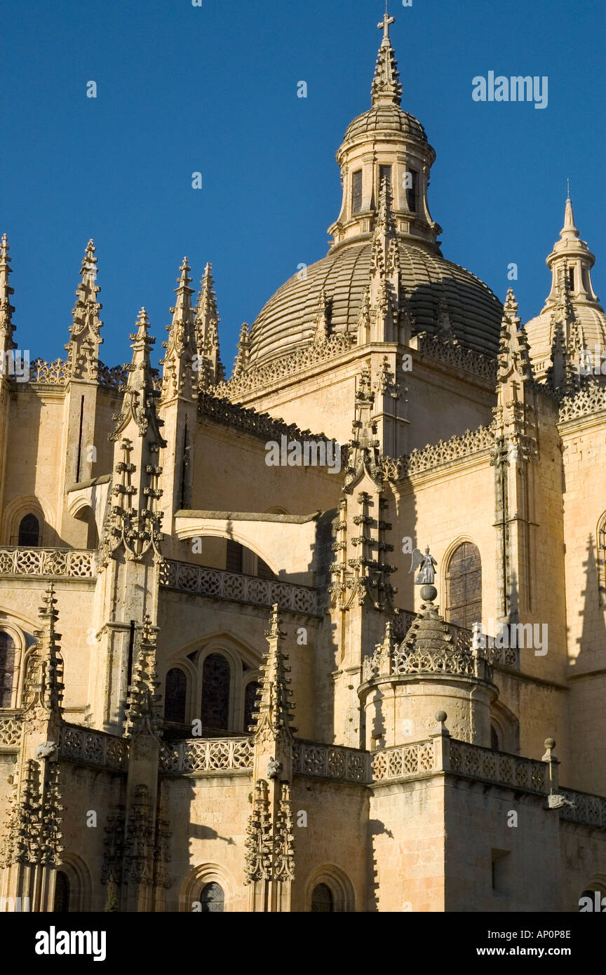 Flying buttress dome hi-res stock photography and images - Alamy