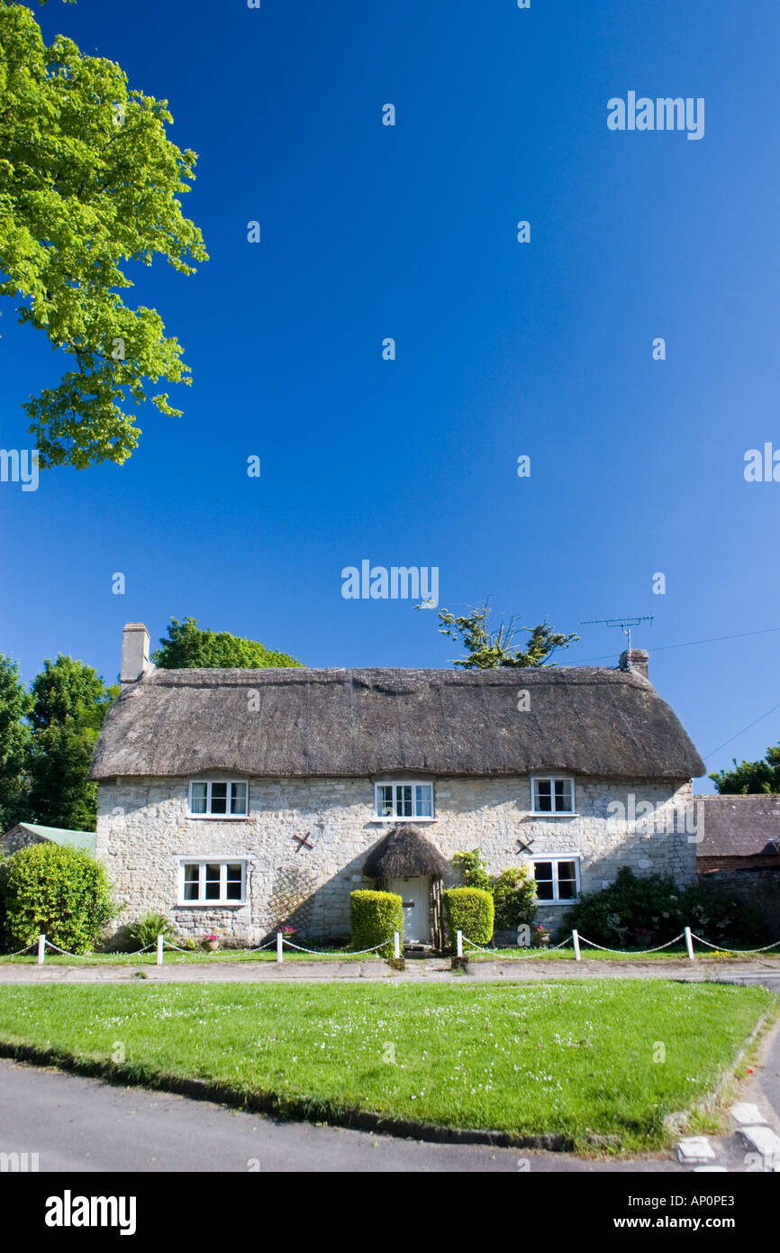 thatched cottage dorset england uk europe Stock Photo - Alamy