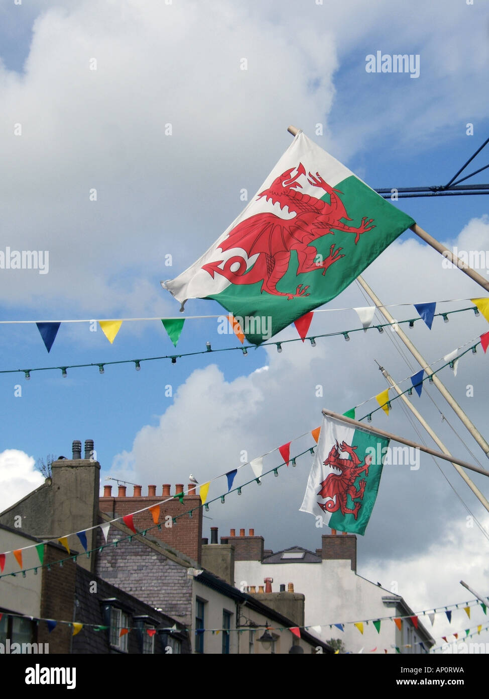 Welsh flag blowing in wind hi-res stock photography and images - Alamy