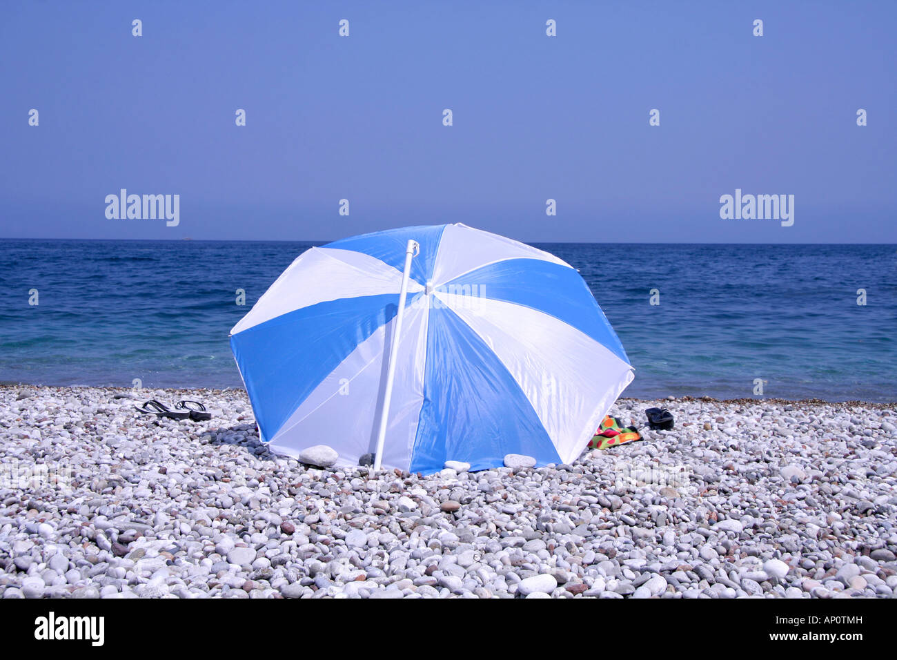 blue and white striped parasol on beach Stock Photo - Alamy