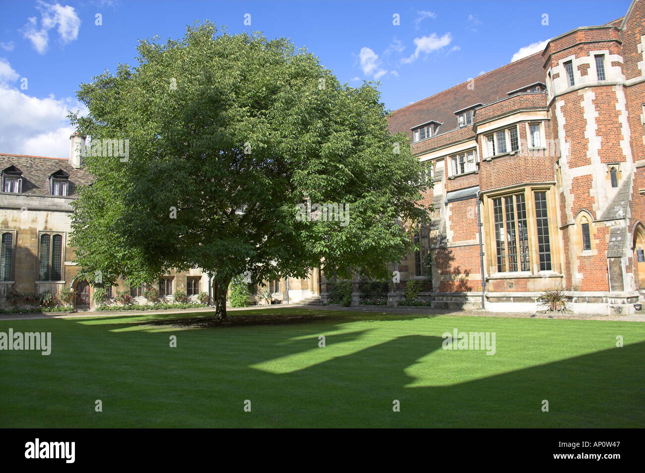 Cambridge uk pembrooke college hi-res stock photography and images - Alamy