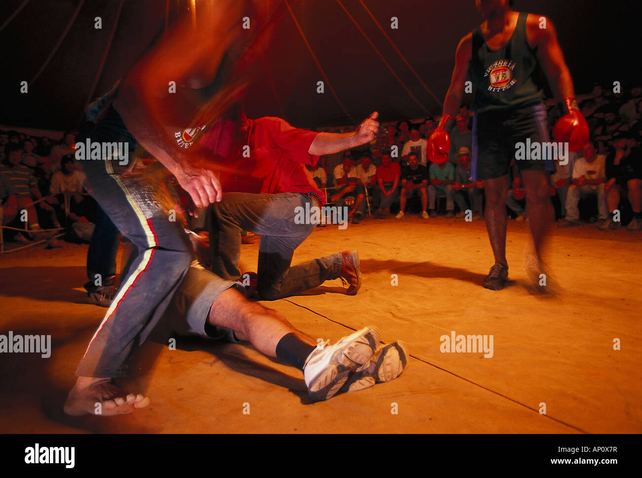 Knocked out boxer hi-res stock photography and images - Alamy