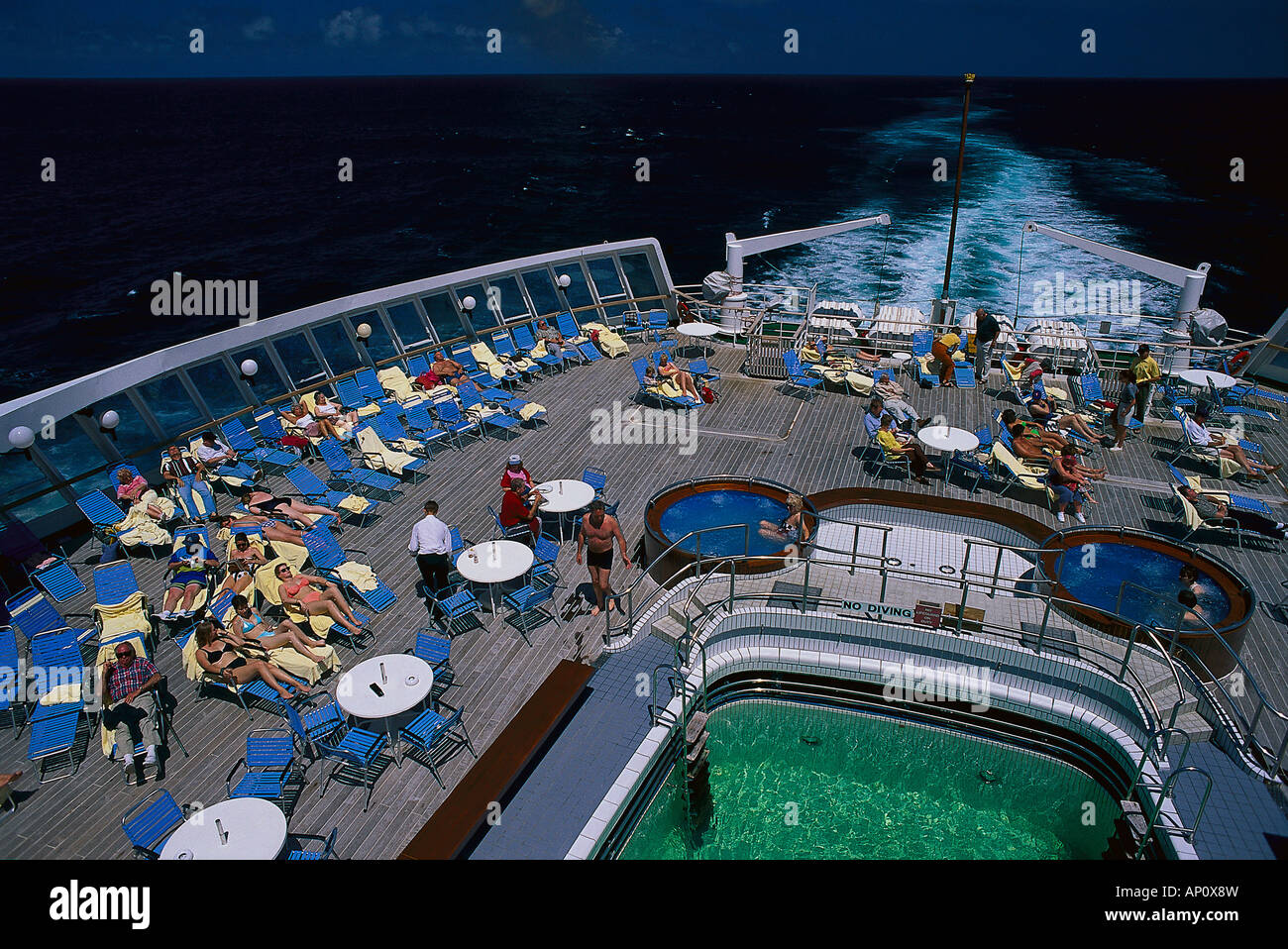 Stern view cruise ship queen hi-res stock photography and images - Alamy