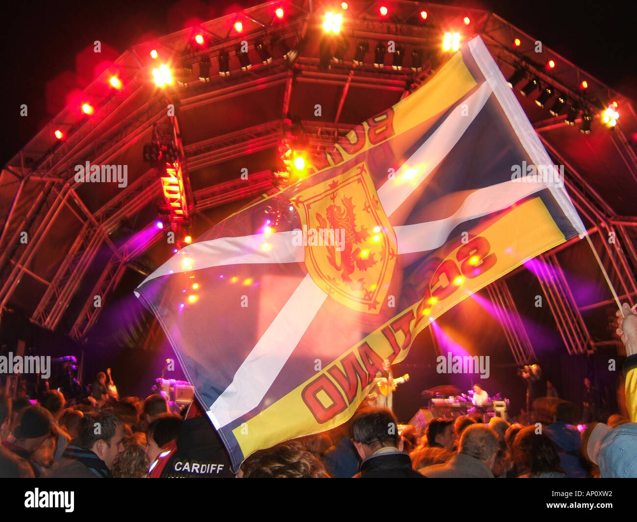 crowd at music concert at night Stock Photo - Alamy