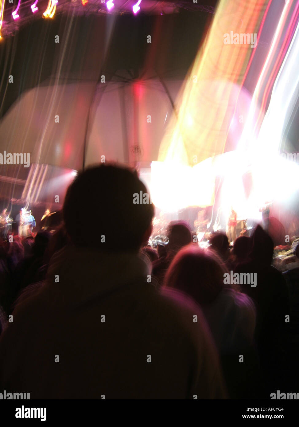 crowd in concert in pouring rain Stock Photo - Alamy