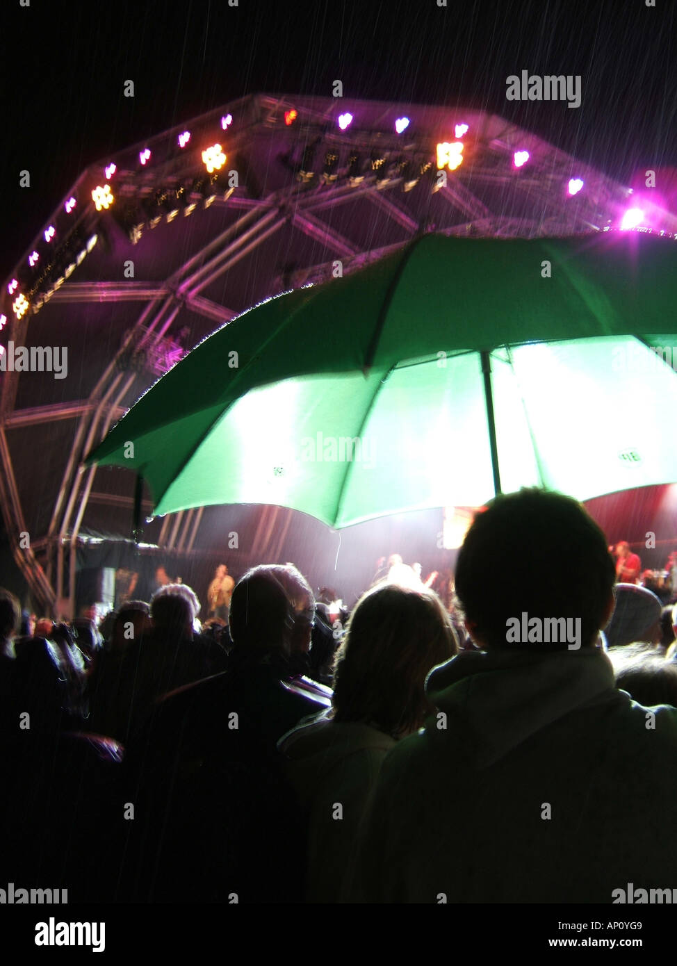 Umbrella wet rain crowd fan hi-res stock photography and images - Alamy