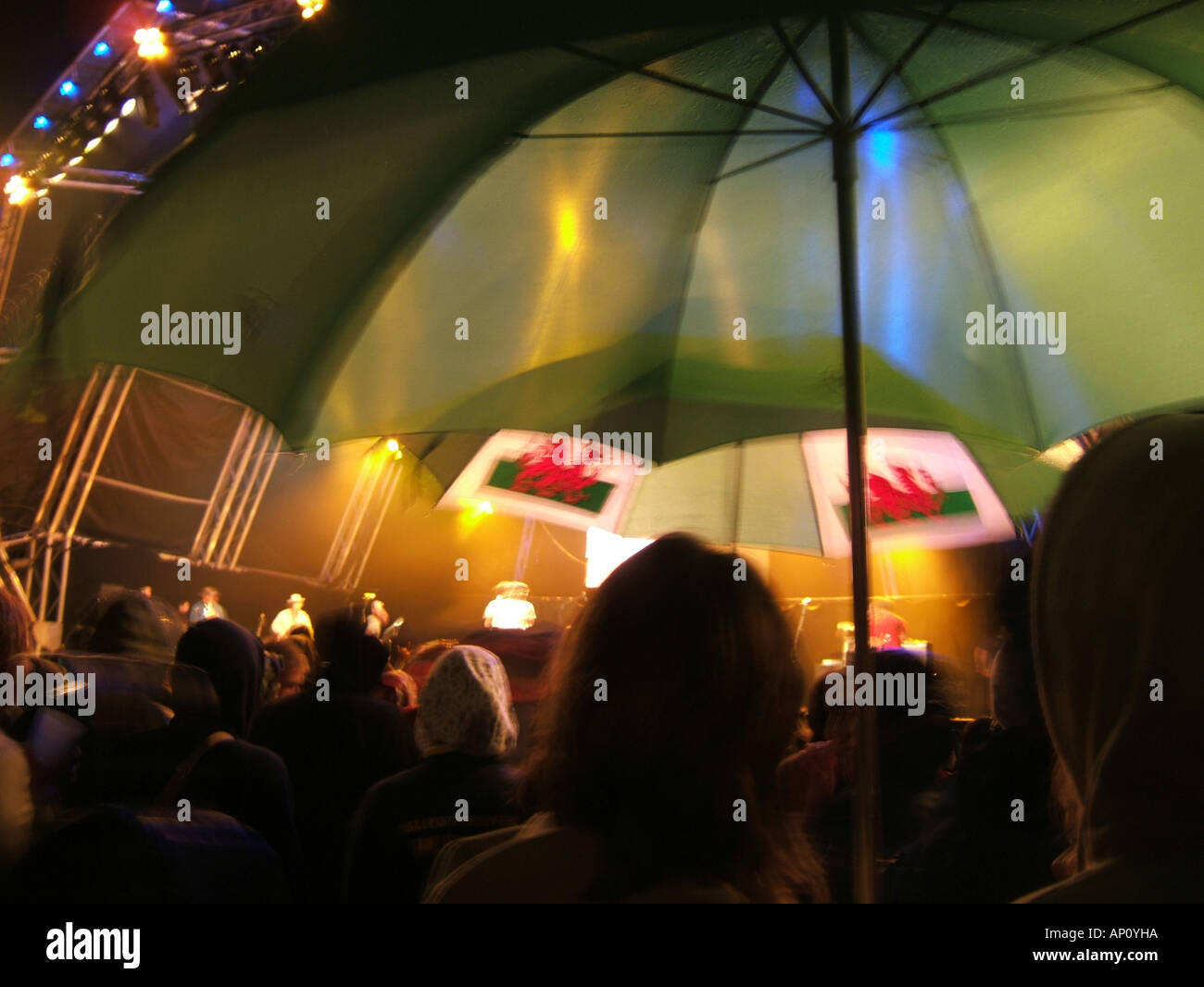 Umbrella wet rain crowd fan hi-res stock photography and images - Alamy