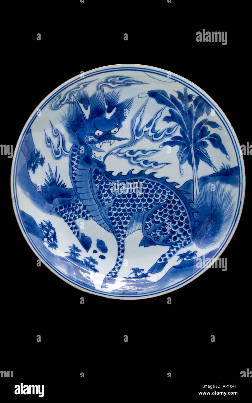 Plate dragon pattern hi-res stock photography and images - Alamy