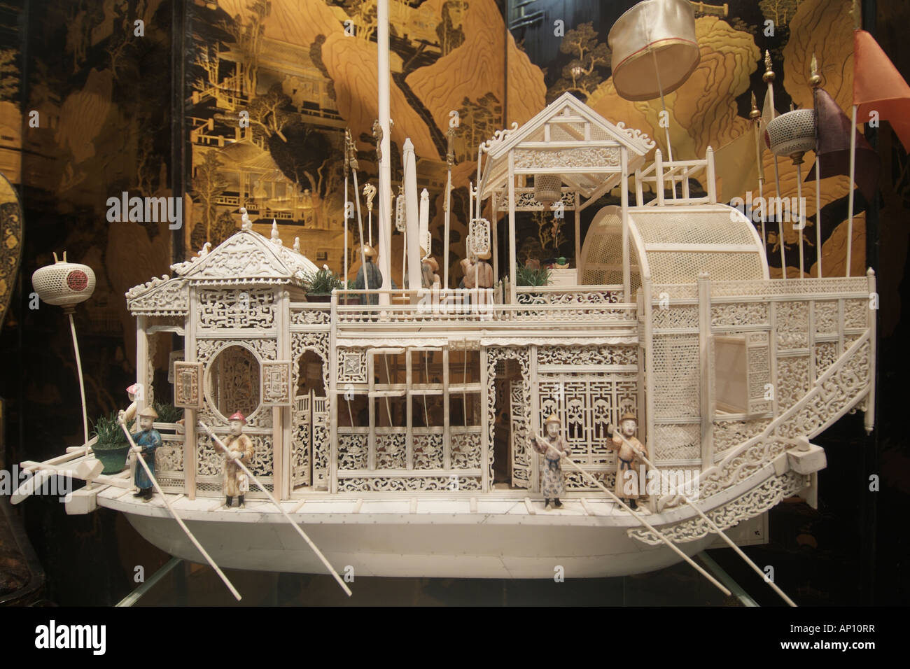 China ivory boat hi-res stock photography and images - Alamy