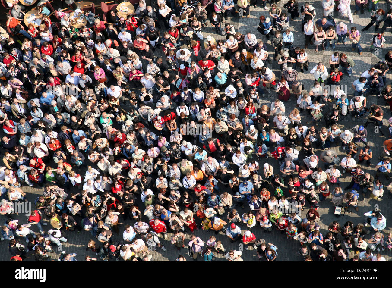 Overhead crowd hi-res stock photography and images - Alamy