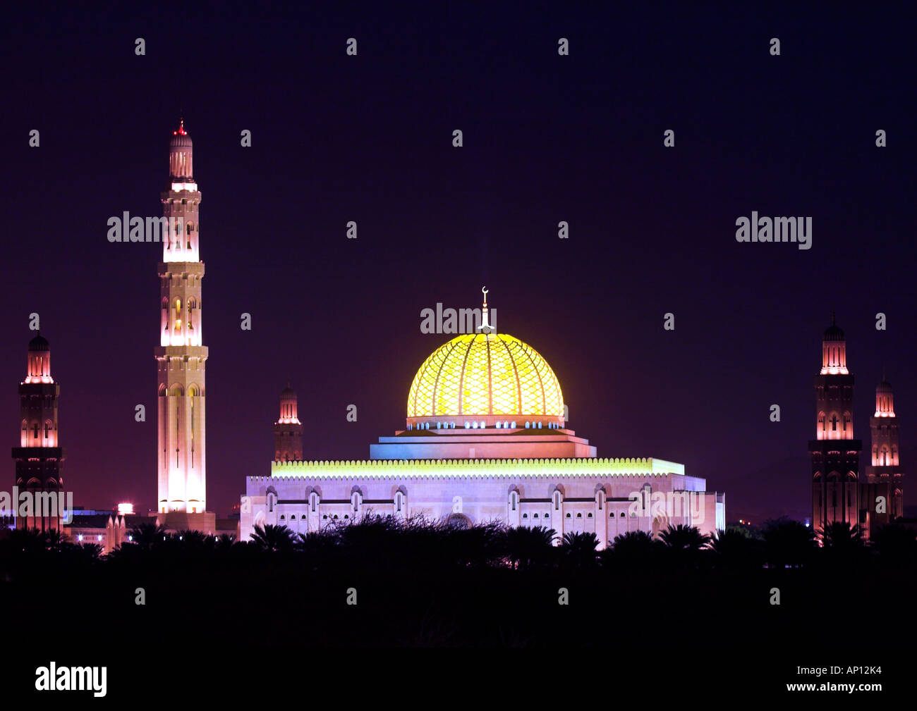 The Sultan Qaboos Grand Mosque in Muscat, Oman at night Stock Photo - Alamy